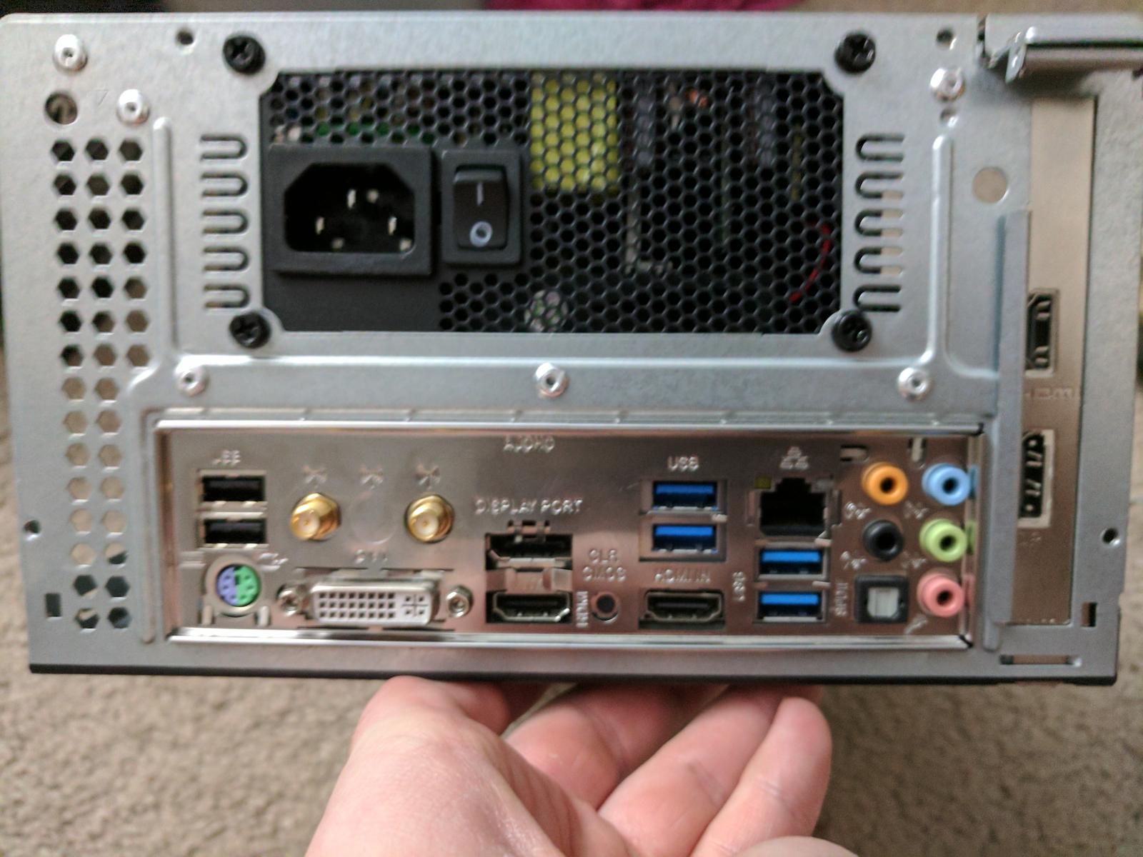 Graphics card display cables blocked by case. : r/buildapc