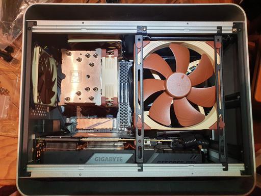 Minimalist air-cooled SFF gaming PC by fonga - AMD Ryzen 5 3600 ...