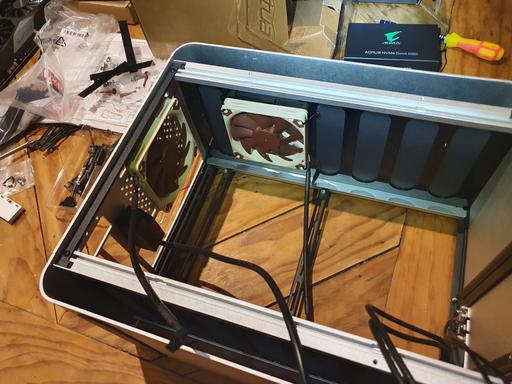 Minimalist air-cooled SFF gaming PC by fonga - AMD Ryzen 5 3600 ...