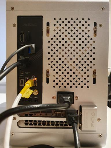 Minimalist air-cooled SFF gaming PC by fonga - AMD Ryzen 5 3600 ...