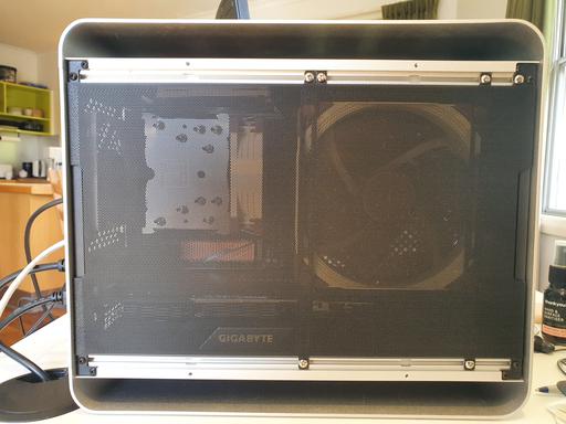 Minimalist air-cooled SFF gaming PC by fonga - AMD Ryzen 5 3600 ...