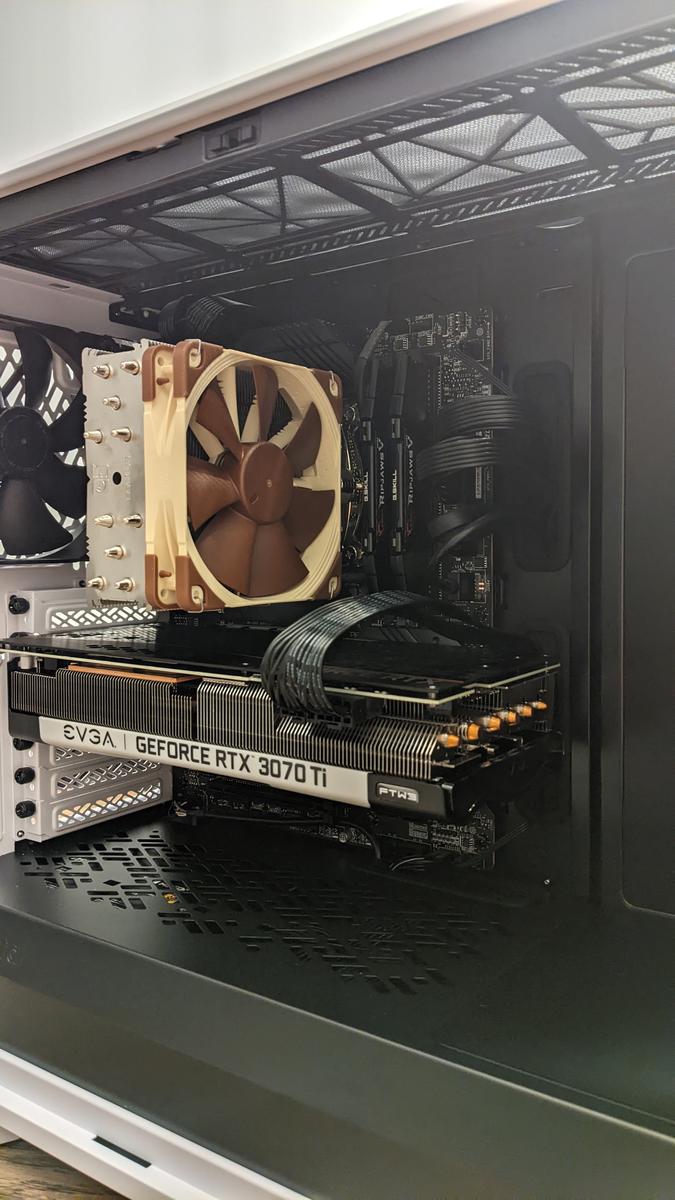 My new pre-build CPU is reaching 100 degree's C according to CPUID ...