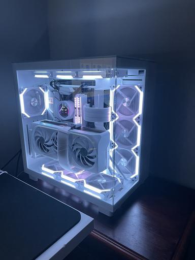 All White 4090 Build by Cadance - AMD Ryzen 9 7900X, GeForce RTX 4090 ...