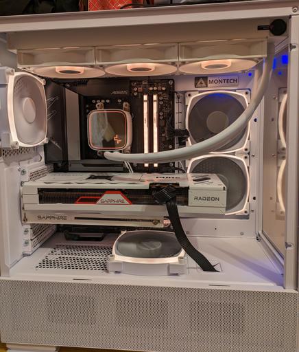 AMD build by null_undefined - AMD Ryzen 7 7800X3D, Radeon RX 7800 XT ...