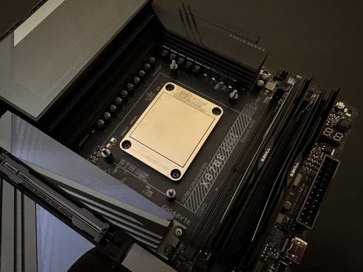 Monochrome RTX 5090 Build by JRecard - AMD Ryzen 7 9800X3D, GeForce RTX ...