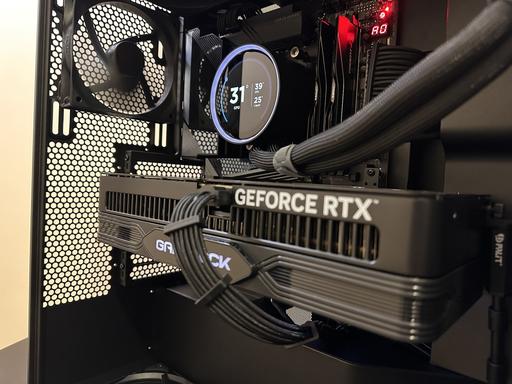 Monochrome RTX 5090 Build by JRecard - AMD Ryzen 7 9800X3D, GeForce RTX ...