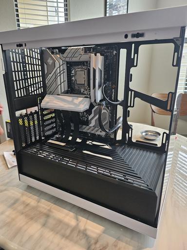 R's first build by Ceci95 - Intel Core i5-12600KF, GeForce RTX 3060 ...